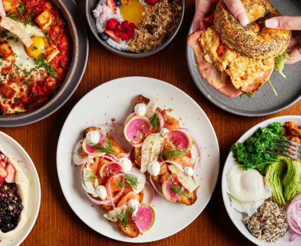 River Road Cafe | Regatta Hotel